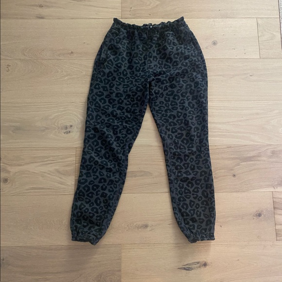 Abercrombie & Fitch | Pants & Jumpsuits | Abercrombie Fitch Leopard ...